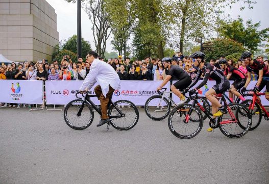 In the front of和in front of和at the front of 的区别-百度经验