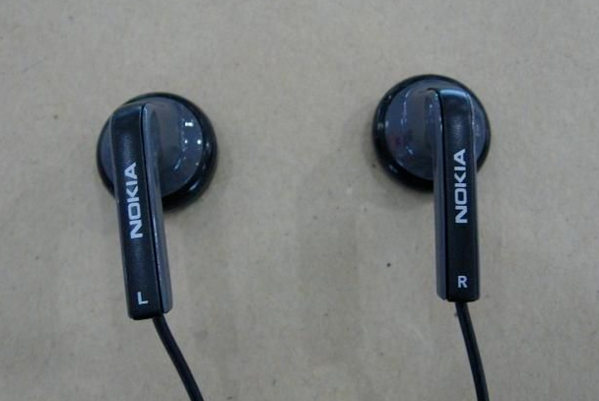 耳机线中的L、R，哪边佩戴在左，哪边是右-百度经验